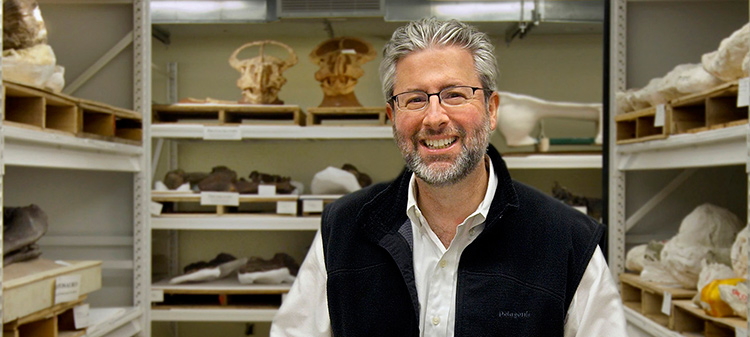 Neil Shubin, host of PBS show Your Inner Fish, speaking at Illinois ...